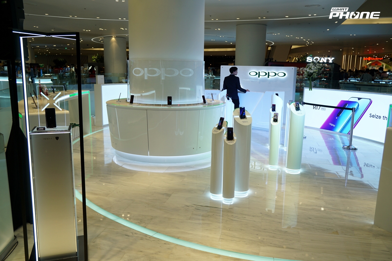 พาทัวร์ Mobile Flagship Store ในห้างใหม่อินเทรนด์ ICONSIAM