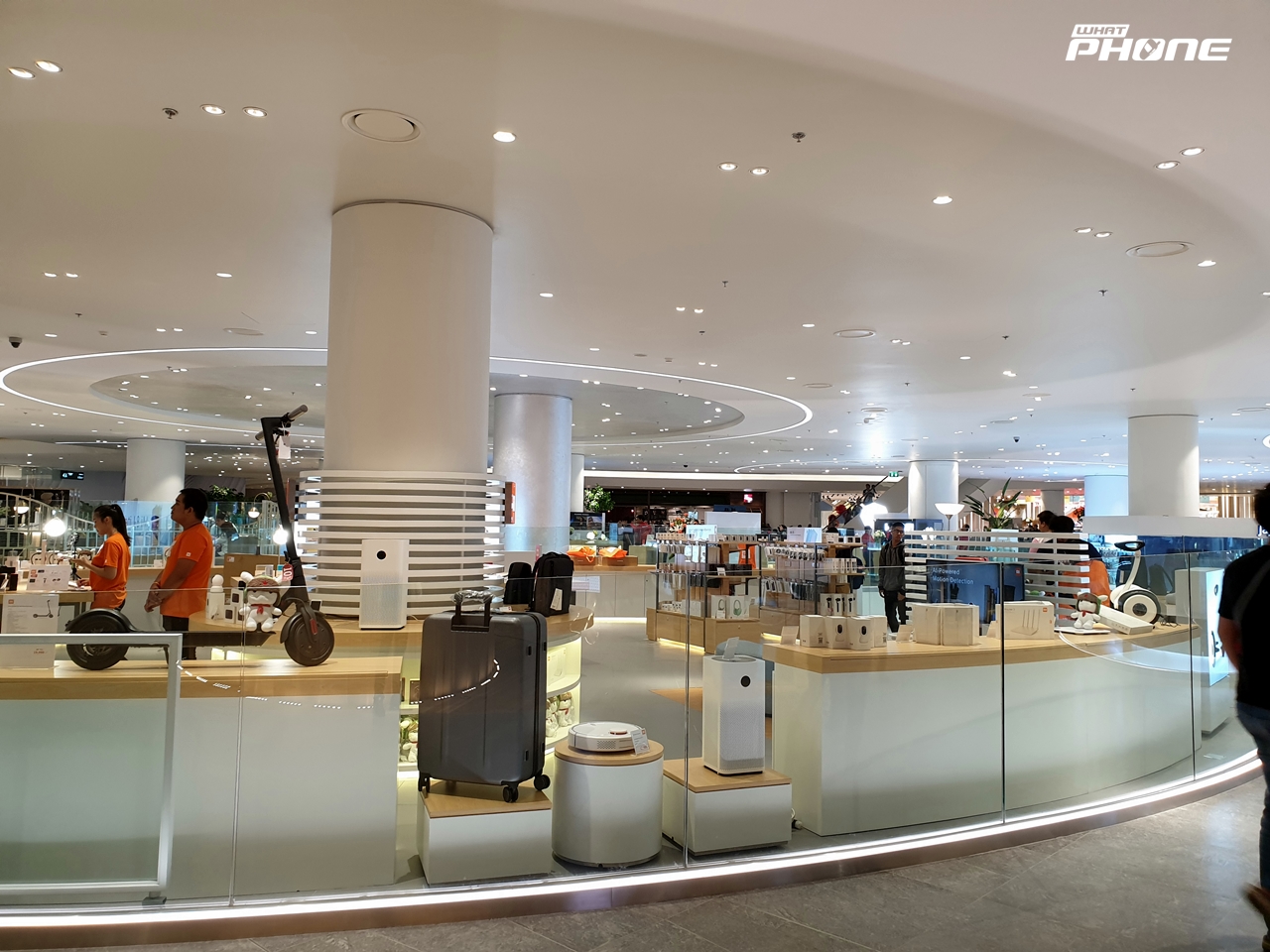 พาทัวร์ Mobile Flagship Store ในห้างใหม่อินเทรนด์ ICONSIAM
