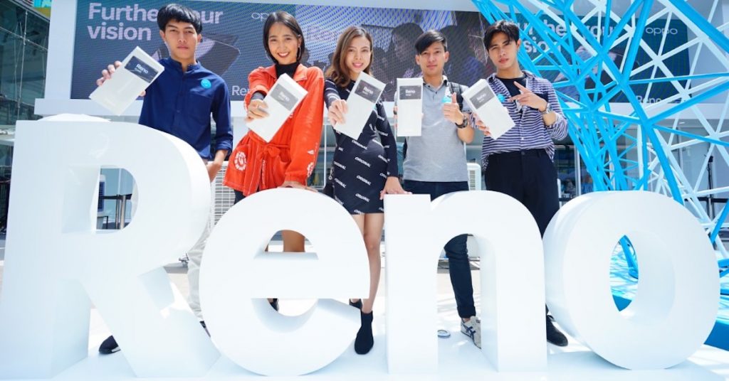 ผู้จองล็อตแรกเข้าคิวรับ OPPO Reno Series แน่นขนัดพร้อมรับของที่ระลึกพิเศษ