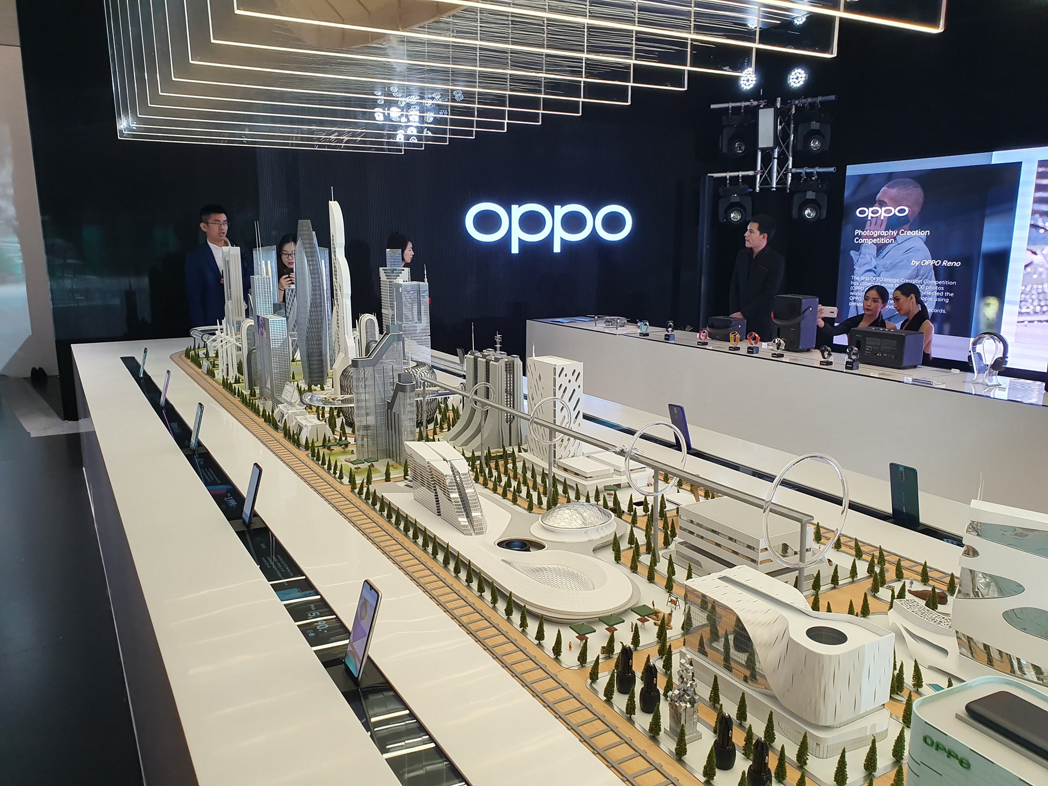 OPPO Super Flagship Store แห่งแรกในไทย เปิดแล้ววันนี้ ที่ศูนย์การค้า ...