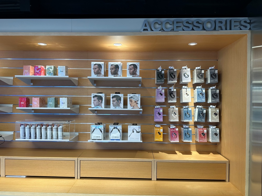 พาชม AIS Flagship Store ล่าสุด ด้วยแนวคิด AIS THE YOUNIVERSE แห่งใหม่ ...